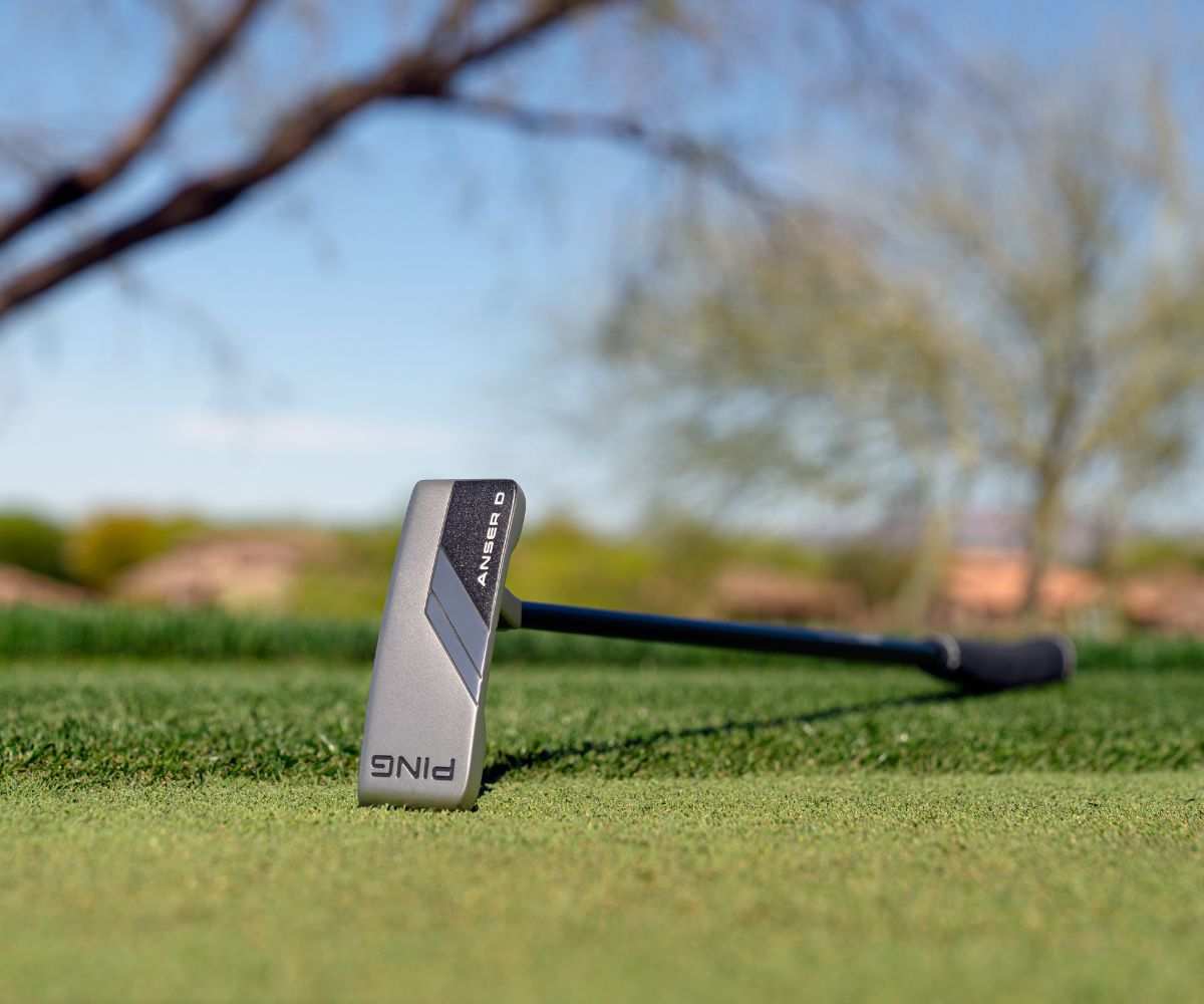 Putter Ping 2024 Anser D - Polyvalence et Performance sur le Green